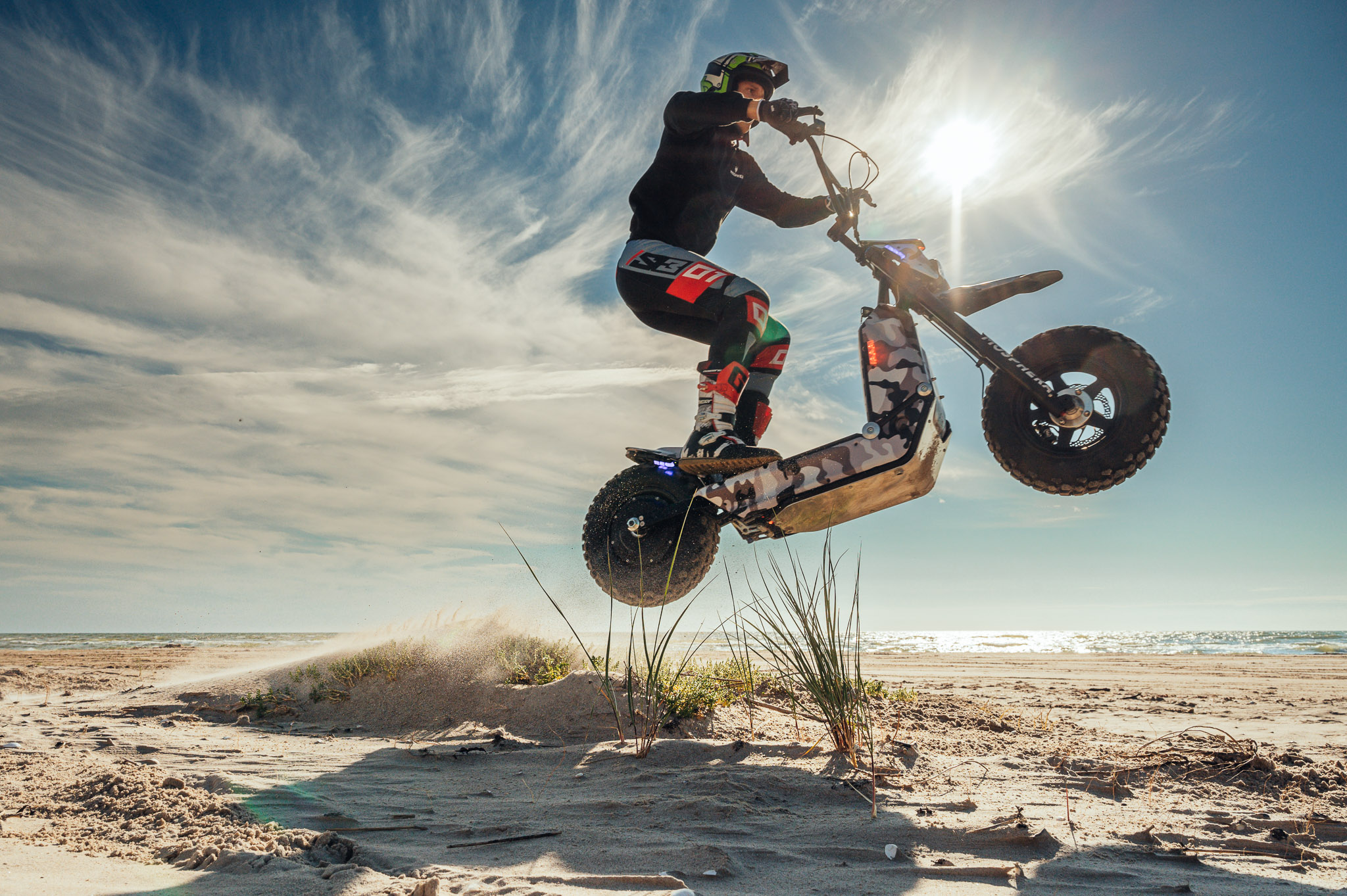 Liepājā ražotie militārie elektriskie skūteri piegādāti jau 11 pasaules ...